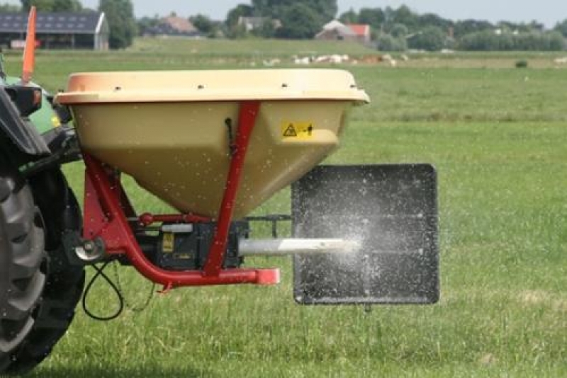 Spreader with oscillating spout PS 04 - Spreaders - NS-AGRO Consulting ...
